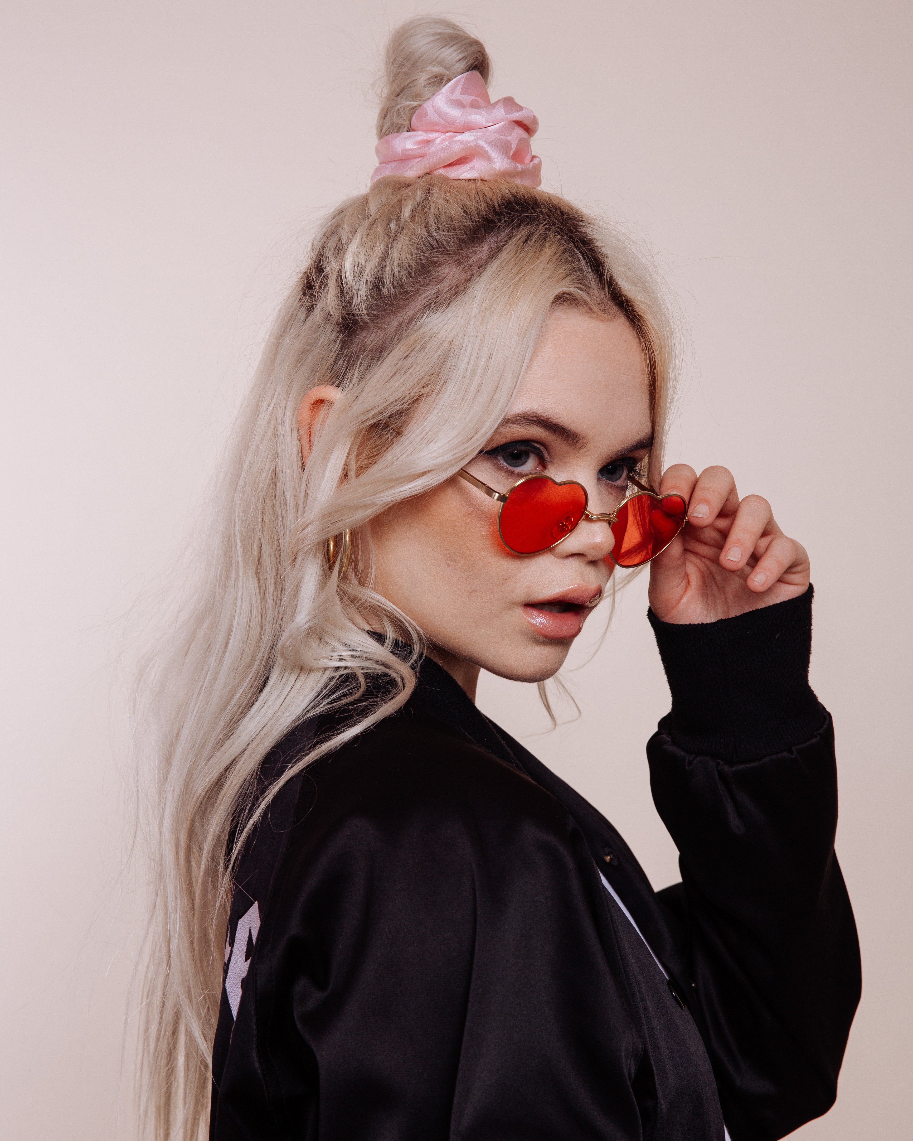 Queen of Hearts: Pink - Scrunchie – I'm With The Band